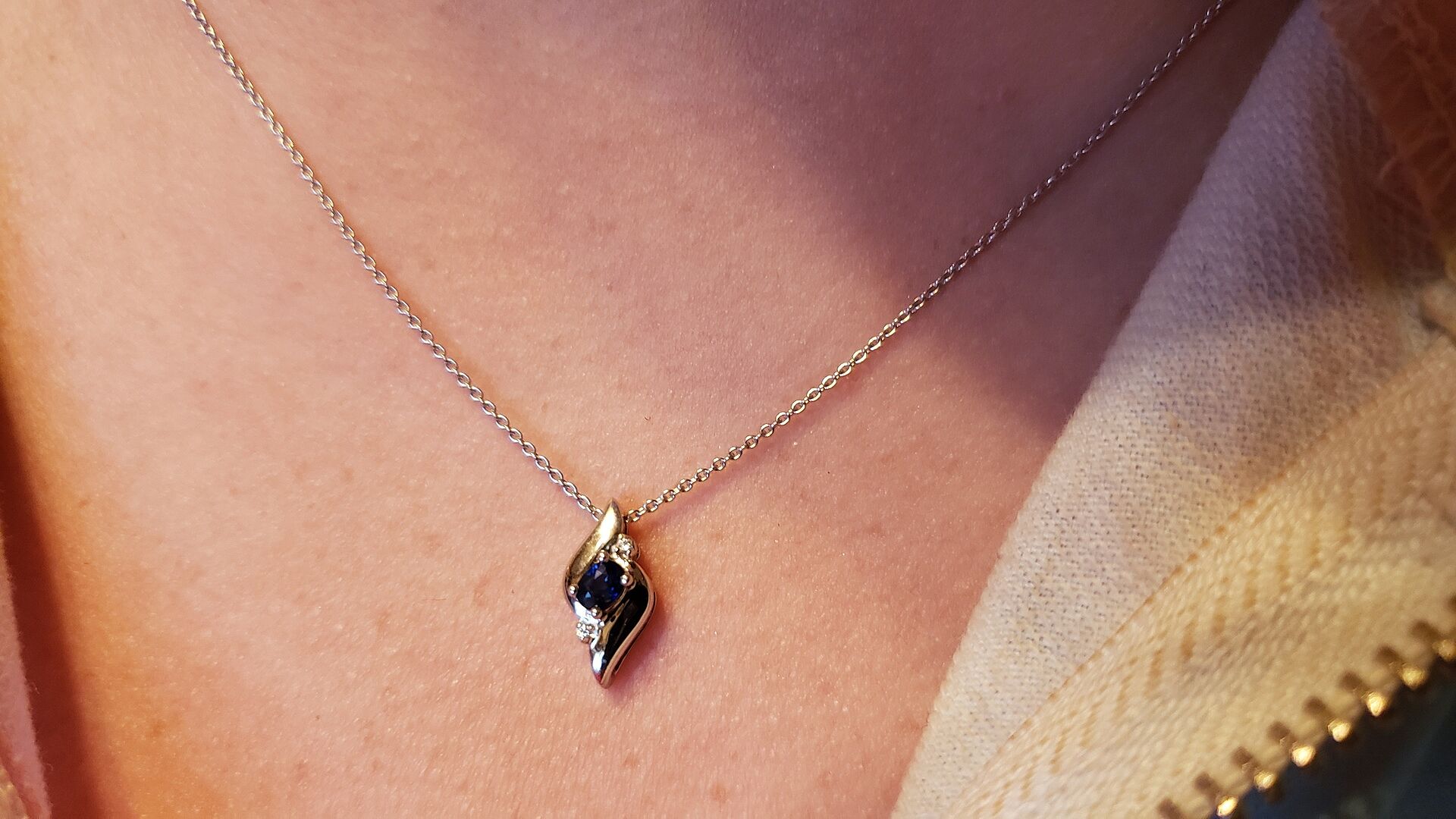 4x3mm AAAA Shell Style Oval Sapphire and Diamond Pendant in 18K Yellow Gold
