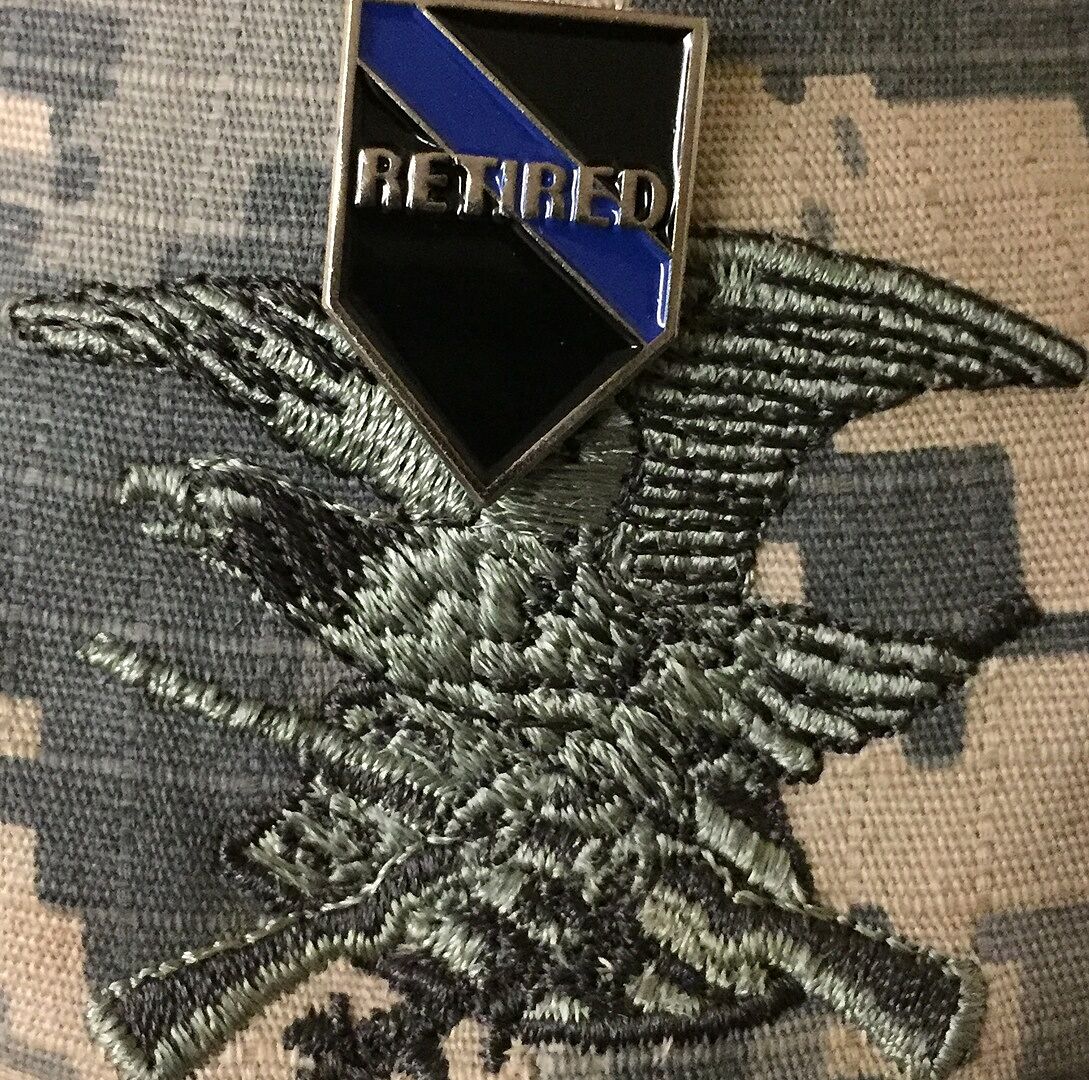 Retired Officer Pin - Thin Blue Line USA