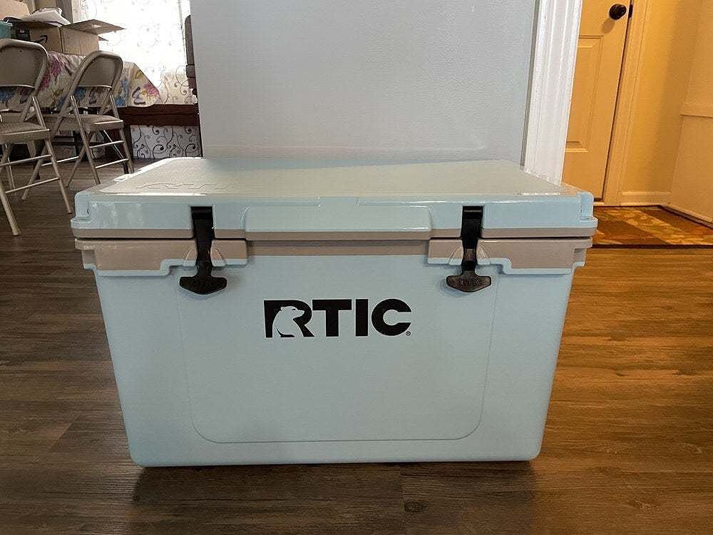 RTIC 52 QT Ultra-Light Cooler - A Portable Lightweight Cooler