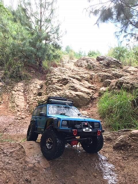 Axial 1/10 SCX10 II Jeep Cherokee 4WD Rock Crawler Kit Axial 1/10 SCX10 II Jeep Cherokee 4WD Rock Crawler Kit