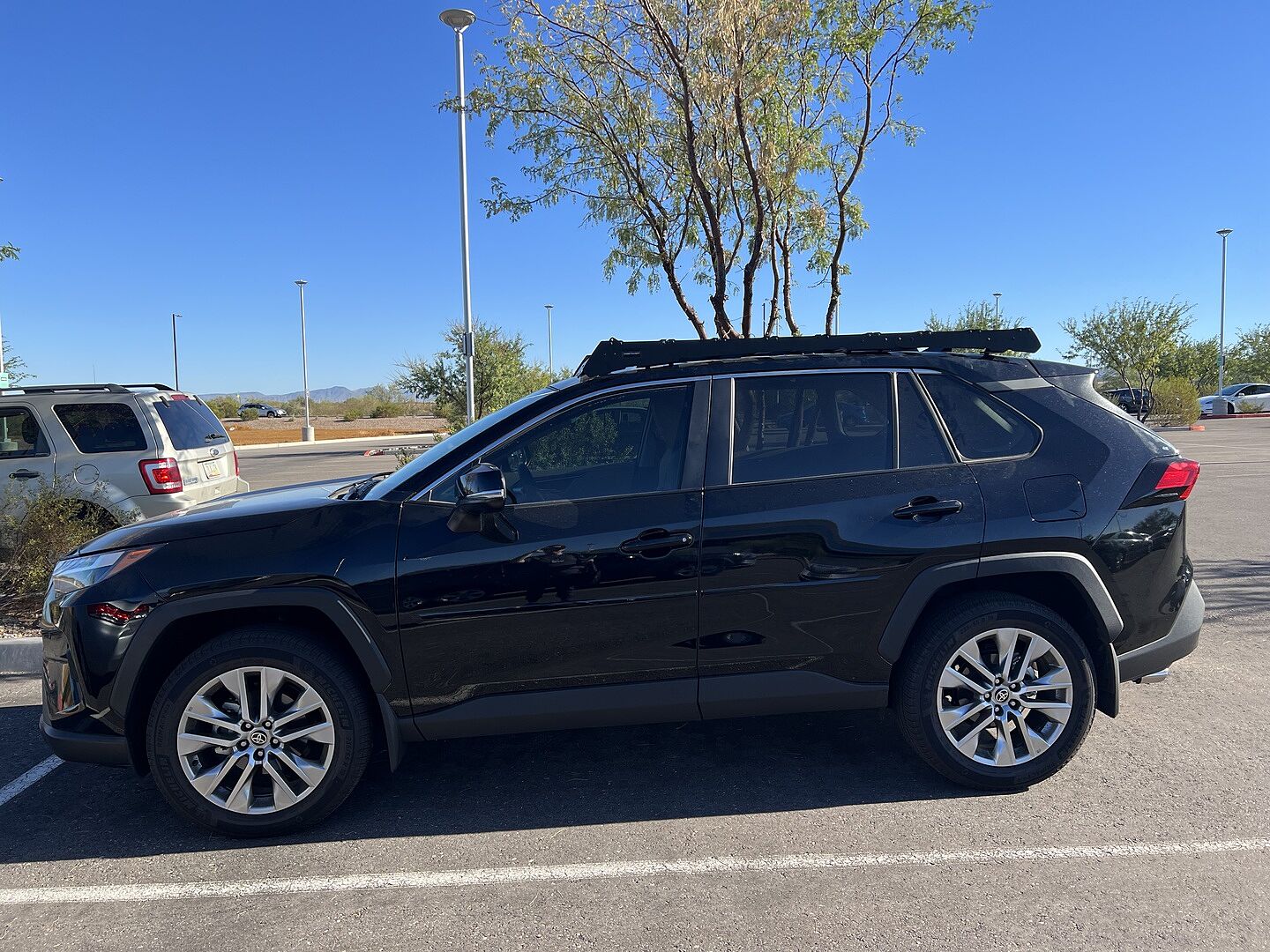 Toyota Rav4 (2019-Current) Slimsport Roof Rack Kit