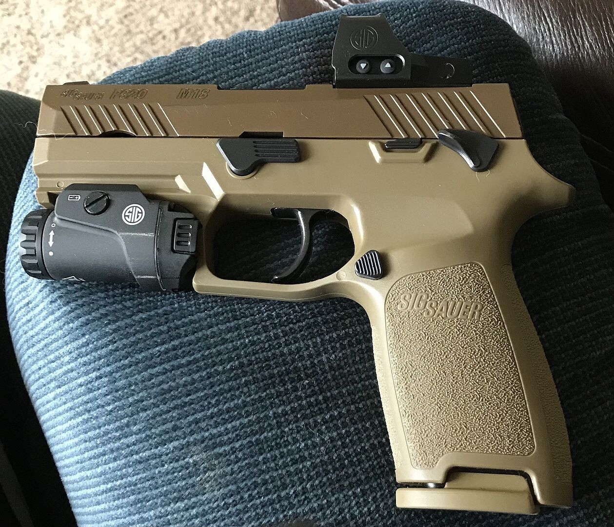 SIG Foxtrot1X Rail Mounted Flashlight ǀ SIG SAUER SIG Foxtrot1X Rail Mounted Flashlight ǀ SIG SAUER