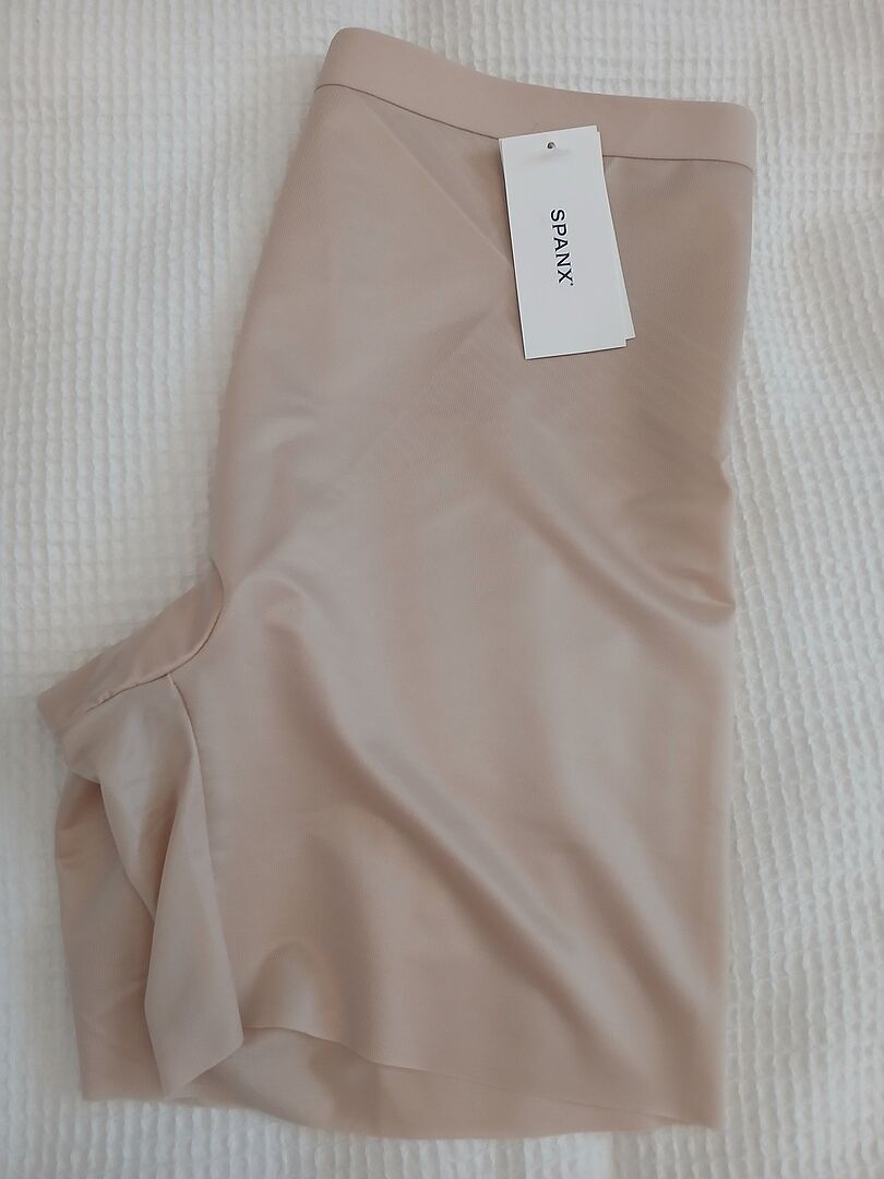 Invisible Girlshort – Lightweight 360° Tummy Control | SPANX