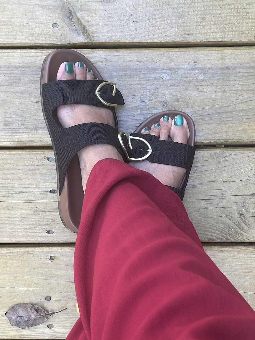 The Buckle Slide in Black | Women's Sandals | Rothy's
