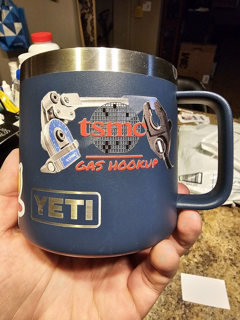 Custom Labels: Personalized Label Printing Online in Canada