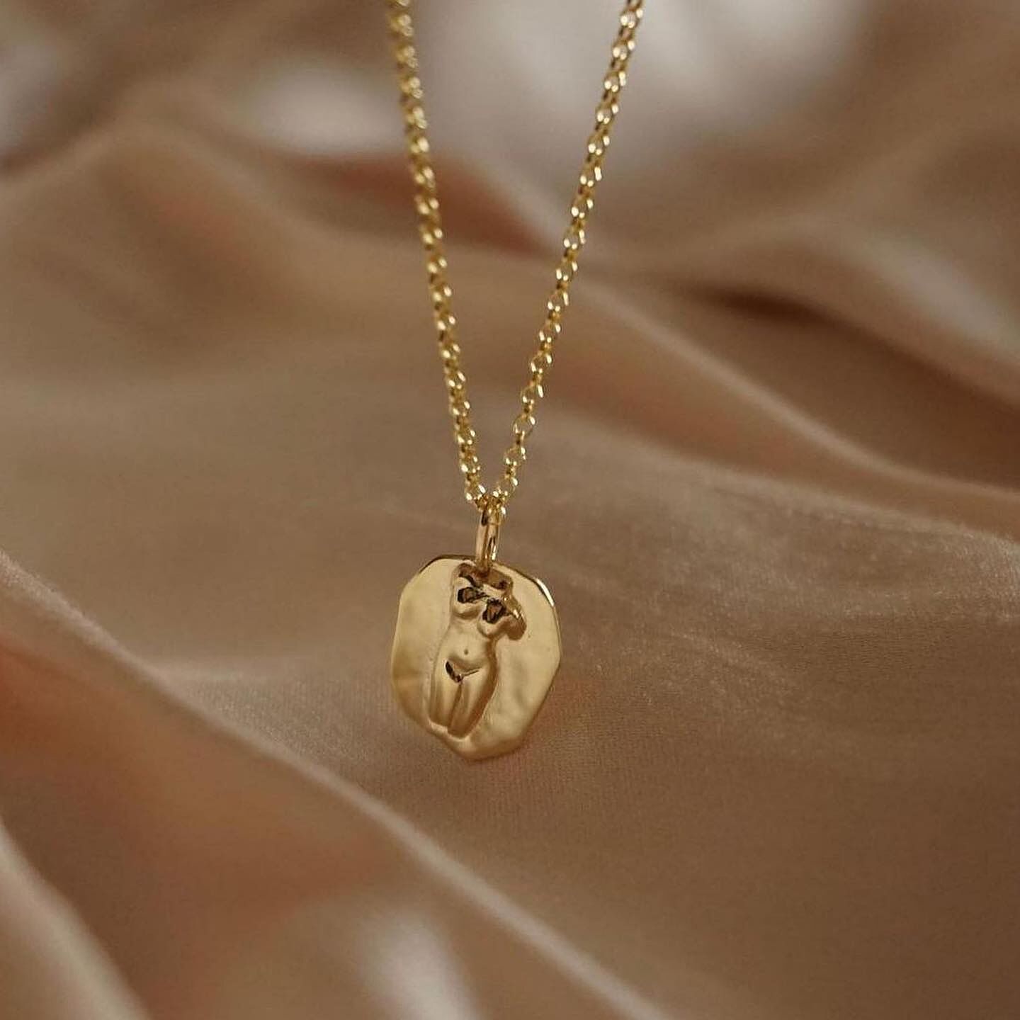 Daisy aphrodite necklace store